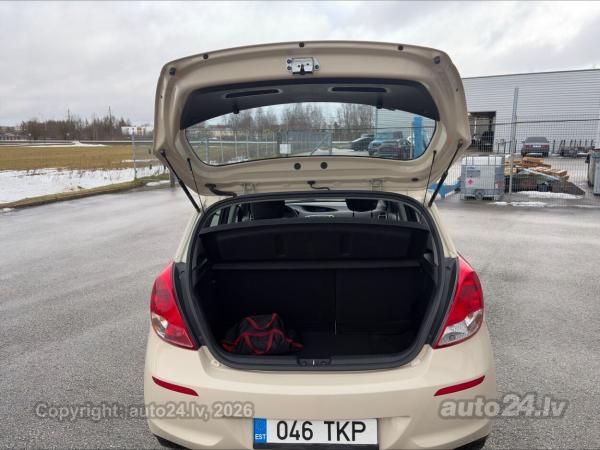 Brown Hyundai i20 2014 in Tallinn, with an engine capacity of 1.40 L and mileage of 94 thousand km for 4500 €, photo 4 on AUTOMOTO.COM.LV