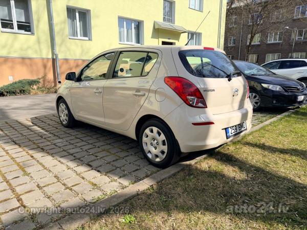 Brown Hyundai i20 2014 in Tallinn, with an engine capacity of 1.20 L and mileage of 70 thousand km for 4000 €, photo 3 on AUTOMOTO.COM.LV