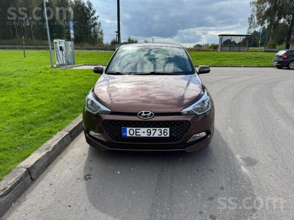 Brown Hyundai i20 2015 in Daugavpils, with an engine capacity of 1.20 L and mileage of 75 thousand km for 6200 €, photo 1 on AUTOMOTO.COM.LV