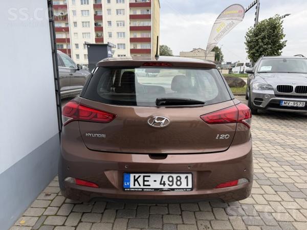 Brown Hyundai i20 2015 in Talsi, with an engine capacity of 1.40 L and mileage of 246 thousand km for 6450 €, photo 5 on AUTOMOTO.COM.LV