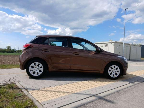 Brown Hyundai i20 2016 in Marijampole, with an engine capacity of 1.12 L and mileage of 152 thousand km for 5150 €, photo 4 on AUTOMOTO.COM.LV