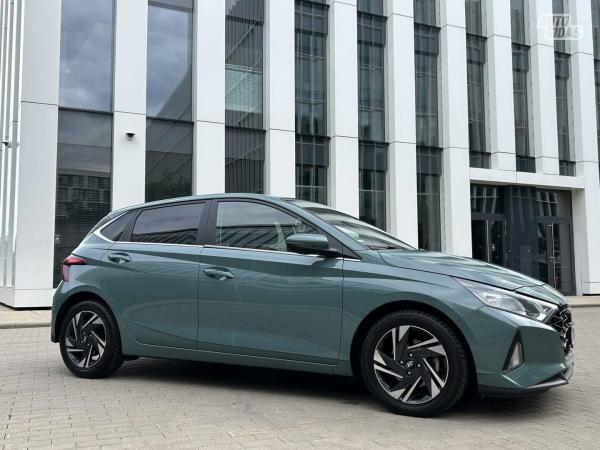 Zaļš Hyundai i20 2022 Viļņa, ar dzinēja tilpumu 1.00 L un nobraukumu 49 tūkst. km par 15500 €, foto  vietnē AUTOMOTO.COM.LV