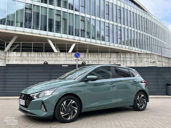 Green Hyundai i20 2022 in Vilnius, with an engine capacity of 1.00 L and mileage of 49 thousand km for 15500 €, photo 3 on AUTOMOTO.COM.LV