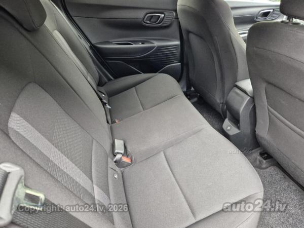 Green Hyundai i20 2024 in Tartu, with an engine capacity of 1.00 L and mileage of 23 thousand km for 23900 €, photo 11 on AUTOMOTO.COM.LV