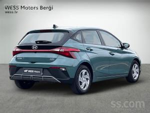 Green Hyundai i20 2025 in Riga, with an engine capacity of 1.20 L and mileage of 9 thousand km for 16990 €, photo 3 on AUTOMOTO.COM.LV