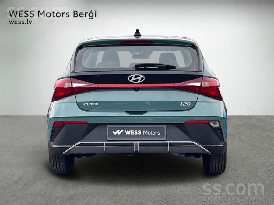 Green Hyundai i20 2025 in Riga, with an engine capacity of 1.20 L and mileage of 9 thousand km for 16990 €, photo 5 on AUTOMOTO.COM.LV