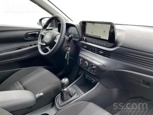 Green Hyundai i20 2025 in Riga, with an engine capacity of 1.20 L and mileage of 9 thousand km for 16990 €, photo 7 on AUTOMOTO.COM.LV
