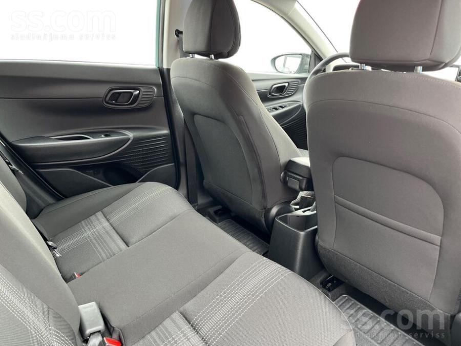 Green Hyundai i20 2025 in Riga, with an engine capacity of 1.20 L and mileage of 9 thousand km for 16990 €, photo 8 on AUTOMOTO.COM.LV