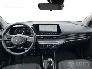 Green Hyundai i20 2025 in Riga, with an engine capacity of 1.20 L and mileage of 9 thousand km for 16990 €, photo 9 on AUTOMOTO.COM.LV