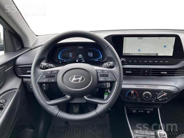Green Hyundai i20 2025 in Riga, with an engine capacity of 1.20 L and mileage of 9 thousand km for 16990 €, photo 9 on AUTOMOTO.COM.LV