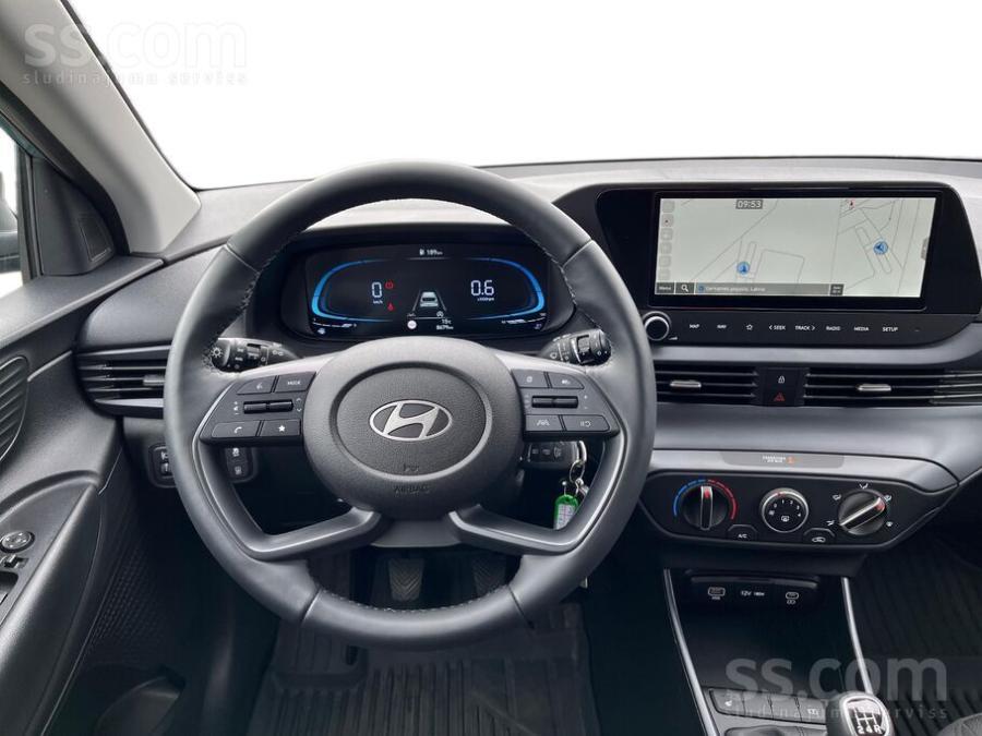 Green Hyundai i20 2025 in Riga, with an engine capacity of 1.20 L and mileage of 9 thousand km for 16990 €, photo 10 on AUTOMOTO.COM.LV