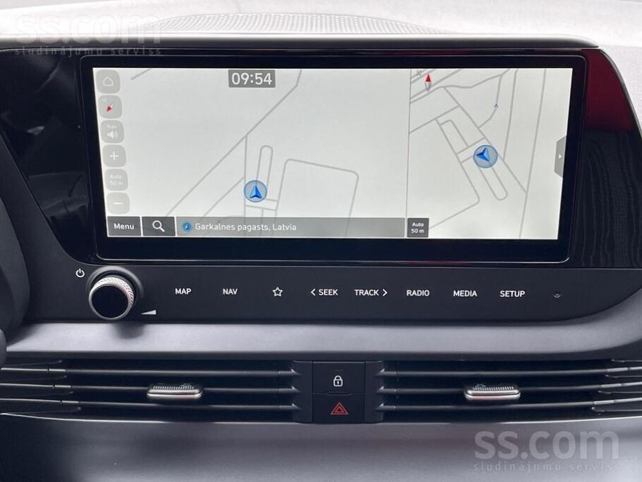 Green Hyundai i20 2025 in Riga, with an engine capacity of 1.20 L and mileage of 9 thousand km for 16990 €, photo 15 on AUTOMOTO.COM.LV