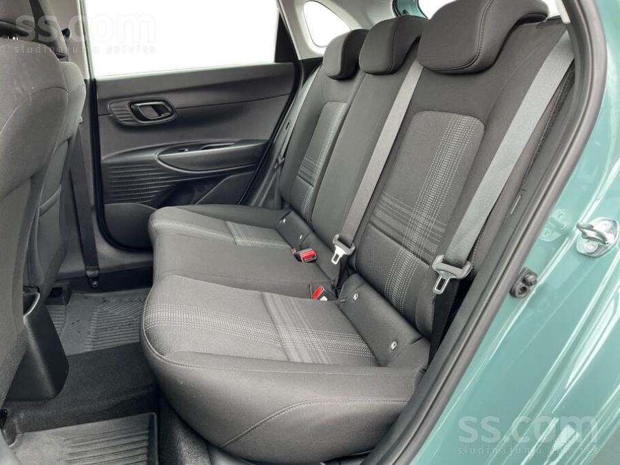 Green Hyundai i20 2025 in Riga, with an engine capacity of 1.20 L and mileage of 9 thousand km for 16990 €, photo 22 on AUTOMOTO.COM.LV