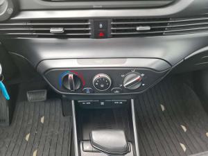 Pelēks Hyundai i20 2022 Viļņa, ar dzinēja tilpumu 1.00 L un nobraukumu 67 tūkst. km par 13500 €, foto 21 vietnē AUTOMOTO.COM.LV