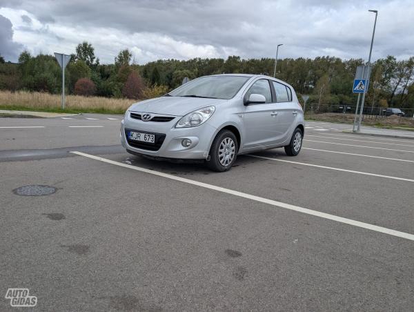 Hyundai i20 2009 Klaipėda vietnē Pelēks Hyundai i20 2009 Klaipėda, ar dzinēja tilpumu 1.40 L un nobraukumu 172 tūkst. km par 1699 €, foto 1 vietnē AUTOMOTO.COM.LV