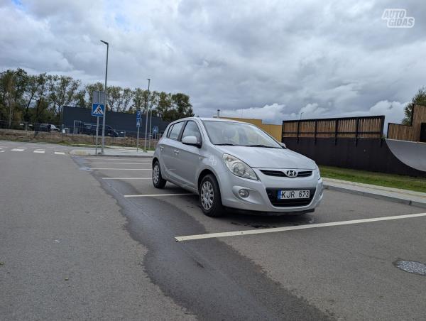 Hyundai i20 2009 Klaipėda vietnē Pelēks Hyundai i20 2009 Klaipėda, ar dzinēja tilpumu 1.40 L un nobraukumu 172 tūkst. km par 1699 €, foto 3 vietnē AUTOMOTO.COM.LV