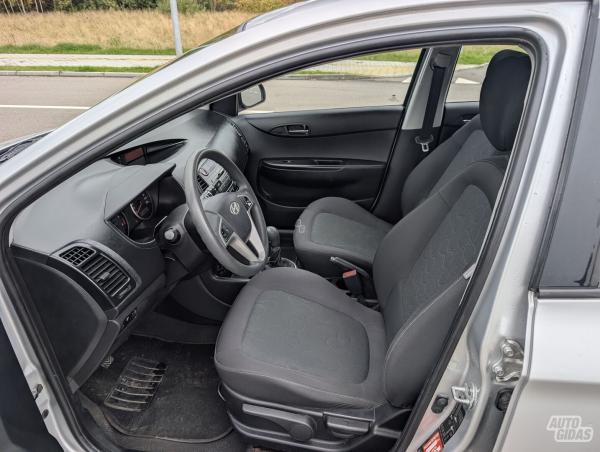 Hyundai i20 2009 Klaipėda vietnē Pelēks Hyundai i20 2009 Klaipėda, ar dzinēja tilpumu 1.40 L un nobraukumu 172 tūkst. km par 1699 €, foto 9 vietnē AUTOMOTO.COM.LV