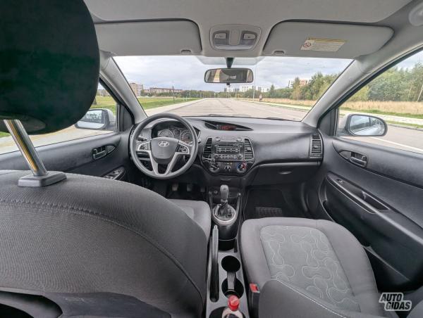 Hyundai i20 2009 Klaipėda vietnē Pelēks Hyundai i20 2009 Klaipėda, ar dzinēja tilpumu 1.40 L un nobraukumu 172 tūkst. km par 1699 €, foto 11 vietnē AUTOMOTO.COM.LV