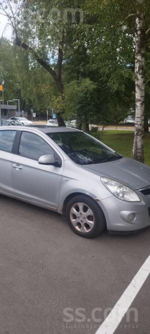Grey Hyundai i20 2010 in Riga, with an engine capacity of 1.40 L and mileage of 226 thousand km for 3000 €, photo  on AUTOMOTO.COM.LV