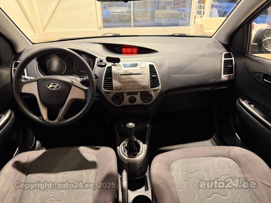 Grey Hyundai i20 2011 in Haapsalu, with an engine capacity of 1.20 L and mileage of 147 thousand km for 3200 €, photo 5 on AUTOMOTO.COM.LV