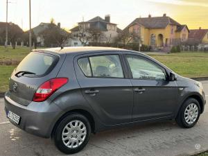 Pelēks Hyundai i20 2011 Mažeikiai, ar dzinēja tilpumu 1.30 L un nobraukumu 198 tūkst. km par 1650 €, foto 3 vietnē AUTOMOTO.COM.LV