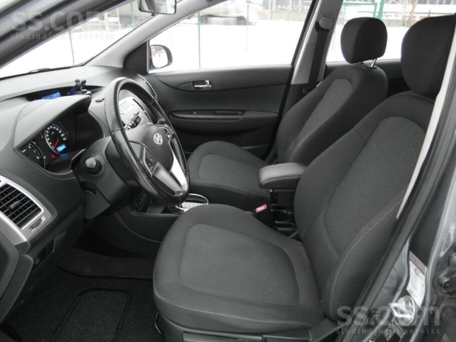 Grey Hyundai i20 2011 in Riga, with an engine capacity of 1.40 L and mileage of 160 thousand km for 3150 €, photo 5 on AUTOMOTO.COM.LV