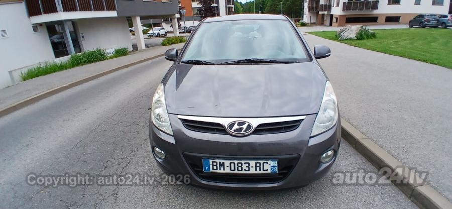 Grey Hyundai i20 2011 in Tallinn, with an engine capacity of 1.40 L and mileage of 195 thousand km for 2700 €, photo 4 on AUTOMOTO.COM.LV