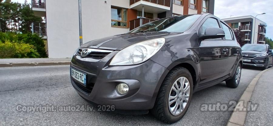 Grey Hyundai i20 2011 in Tallinn, with an engine capacity of 1.40 L and mileage of 195 thousand km for 2700 €, photo 6 on AUTOMOTO.COM.LV