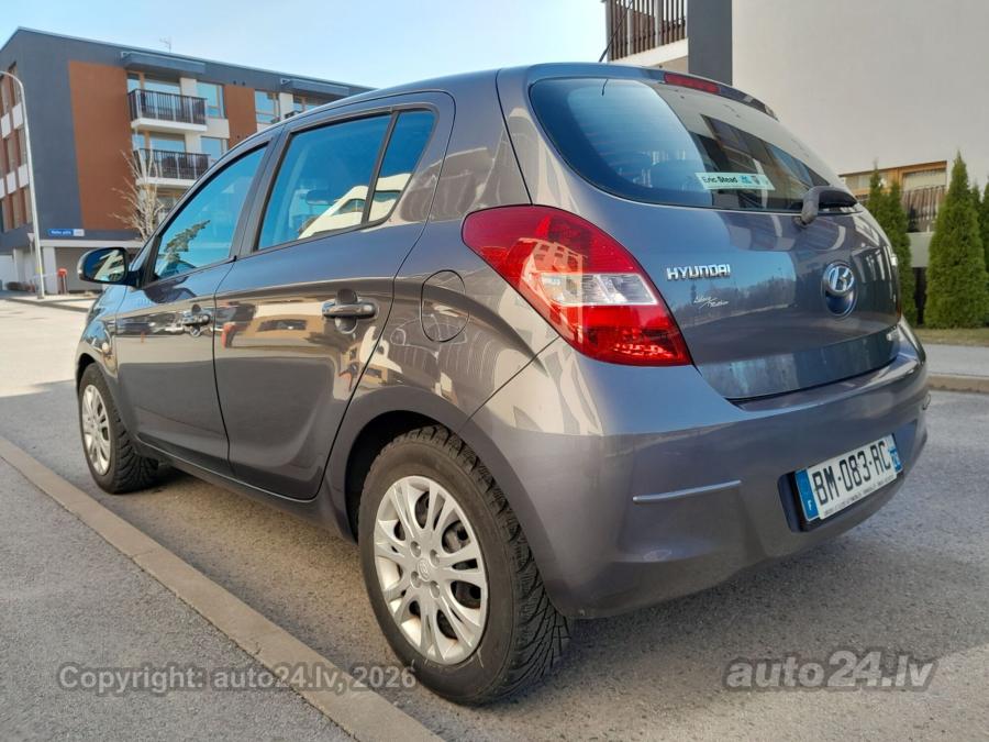Grey Hyundai i20 2011 in Tallinn, with an engine capacity of 1.40 L and mileage of 195 thousand km for 2700 €, photo 8 on AUTOMOTO.COM.LV