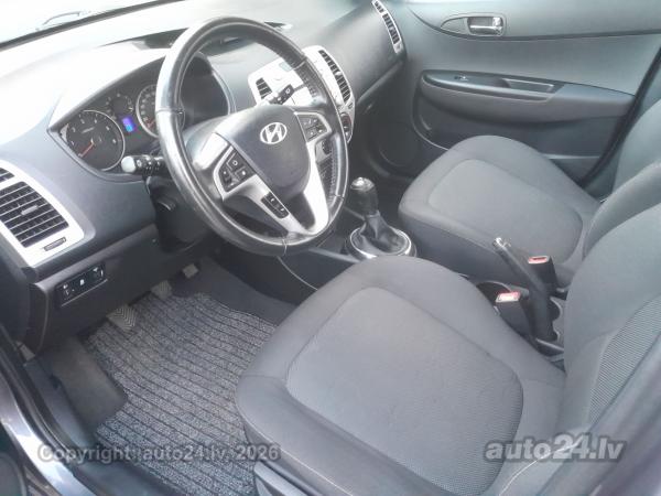 Pelēks Hyundai i20 2011 Tallina, ar dzinēja tilpumu 1.40 L un nobraukumu 195 tūkst. km par 2700 €, foto 10 vietnē AUTOMOTO.COM.LV