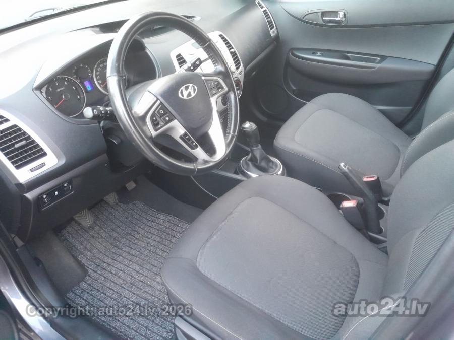 Grey Hyundai i20 2011 in Tallinn, with an engine capacity of 1.40 L and mileage of 195 thousand km for 2700 €, photo 11 on AUTOMOTO.COM.LV