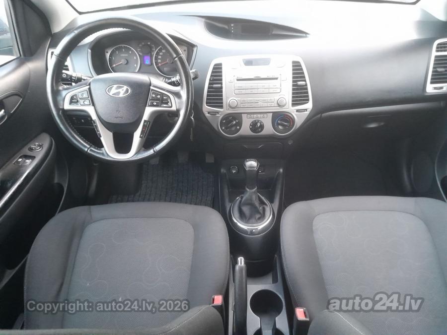 Grey Hyundai i20 2011 in Tallinn, with an engine capacity of 1.40 L and mileage of 195 thousand km for 2700 €, photo 12 on AUTOMOTO.COM.LV