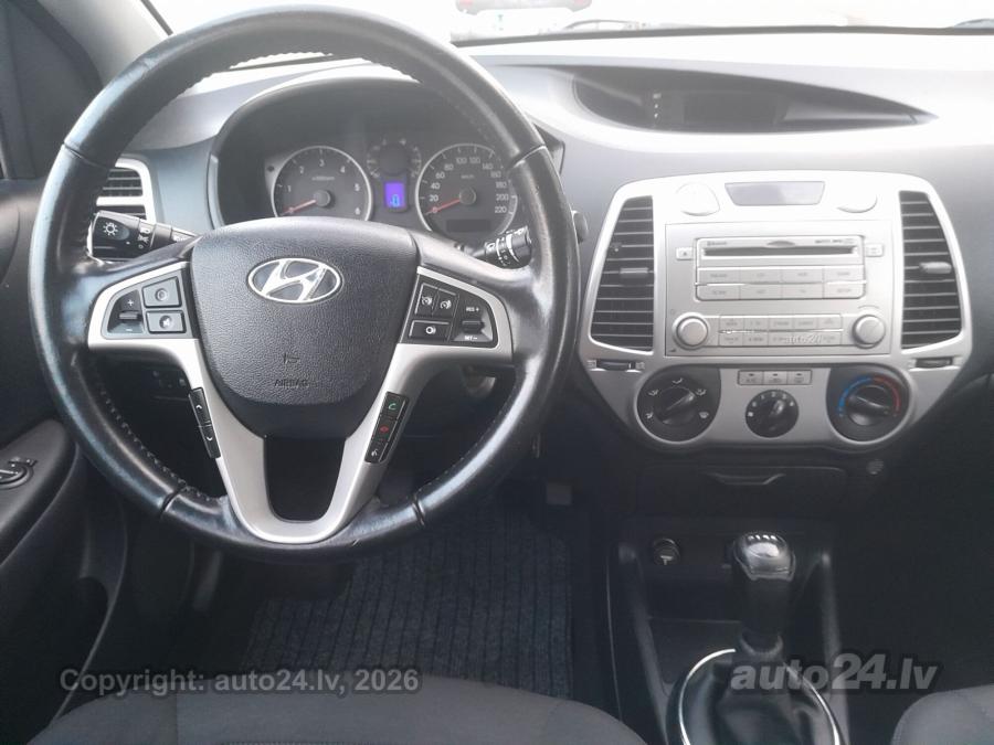 Grey Hyundai i20 2011 in Tallinn, with an engine capacity of 1.40 L and mileage of 195 thousand km for 2700 €, photo 13 on AUTOMOTO.COM.LV