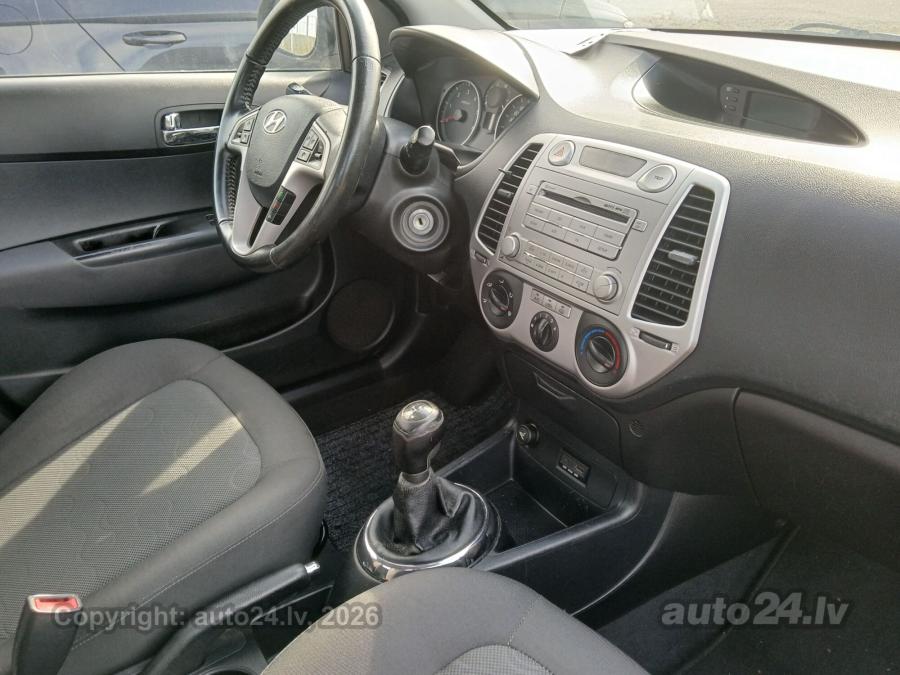 Grey Hyundai i20 2011 in Tallinn, with an engine capacity of 1.40 L and mileage of 195 thousand km for 2700 €, photo 14 on AUTOMOTO.COM.LV