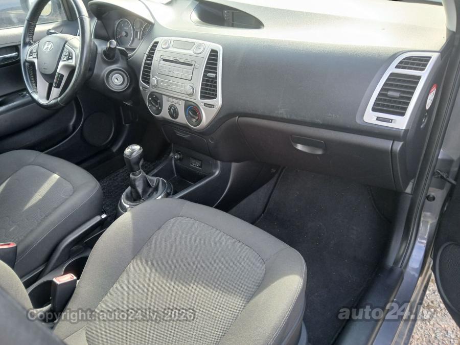 Grey Hyundai i20 2011 in Tallinn, with an engine capacity of 1.40 L and mileage of 195 thousand km for 2700 €, photo 15 on AUTOMOTO.COM.LV