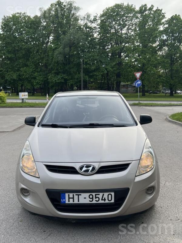 Grey Hyundai i20 2011 in Riga, with an engine capacity of 1.20 L and mileage of 147 thousand km for 2000 €, photo 1 on AUTOMOTO.COM.LV