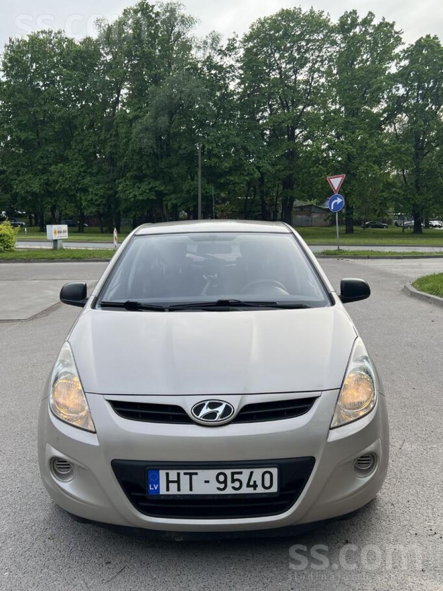 Grey Hyundai i20 2011 in Riga, with an engine capacity of 1.20 L and mileage of 147 thousand km for 2000 €, photo 1 on AUTOMOTO.COM.LV