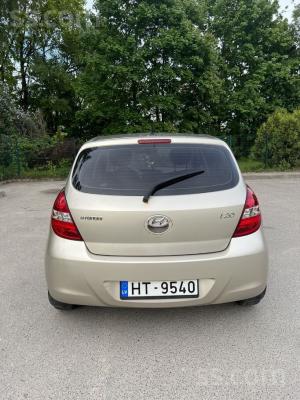 Grey Hyundai i20 2011 in Riga, with an engine capacity of 1.20 L and mileage of 147 thousand km for 2000 €, photo 5 on AUTOMOTO.COM.LV