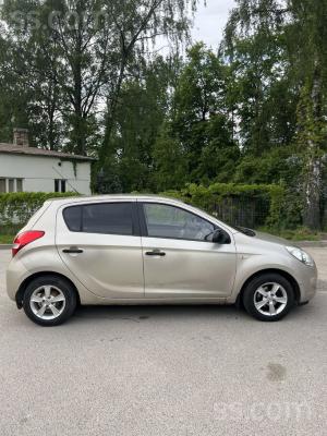 Grey Hyundai i20 2011 in Riga, with an engine capacity of 1.20 L and mileage of 147 thousand km for 2000 €, photo 6 on AUTOMOTO.COM.LV