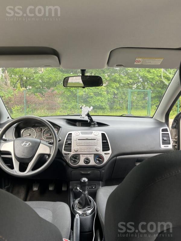 Grey Hyundai i20 2011 in Riga, with an engine capacity of 1.20 L and mileage of 147 thousand km for 2000 €, photo 7 on AUTOMOTO.COM.LV