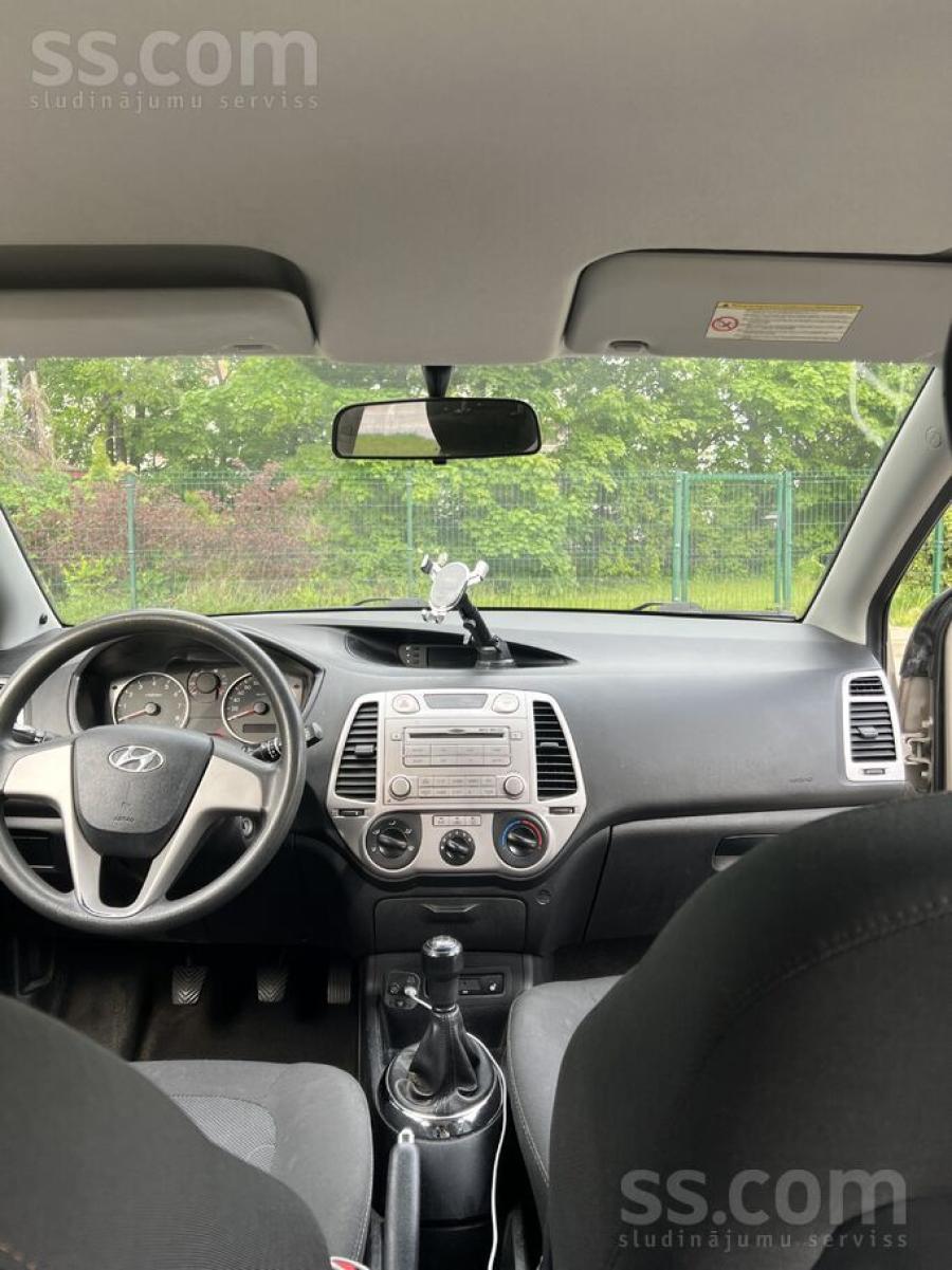 Grey Hyundai i20 2011 in Riga, with an engine capacity of 1.20 L and mileage of 147 thousand km for 2000 €, photo 8 on AUTOMOTO.COM.LV