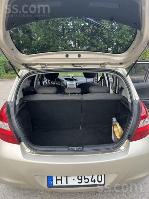 Grey Hyundai i20 2011 in Riga, with an engine capacity of 1.20 L and mileage of 147 thousand km for 2000 €, photo 9 on AUTOMOTO.COM.LV