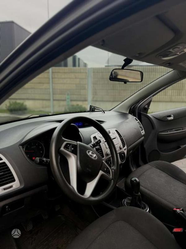Хендай и20 2011 в Клайпеда на AUTOMOTO.COM.LV Серый Хендай и20 2011 в Клайпеда, объемом двигателя 1.40 л и пробегом 209 тыс. км за 2500 €, фото 7 на AUTOMOTO.COM.LV