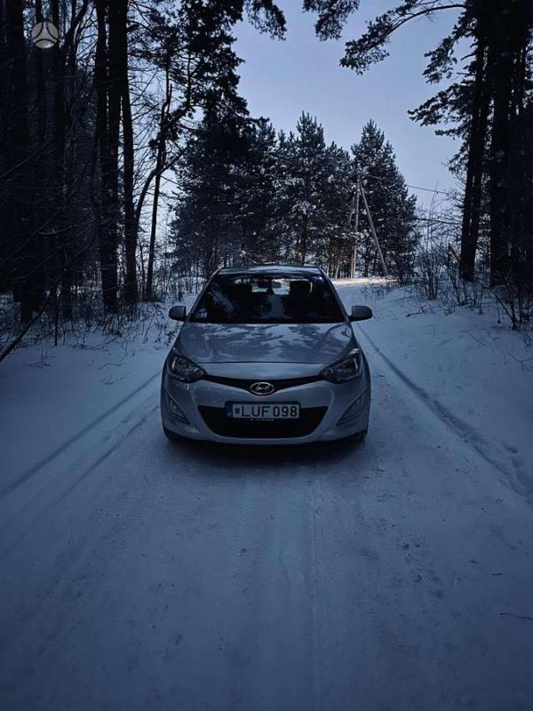 Pelēks Hyundai i20 2012 Jonava, ar dzinēja tilpumu 1.25 L un nobraukumu 150 tūkst. km par 3200 €, foto 3 vietnē AUTOMOTO.COM.LV