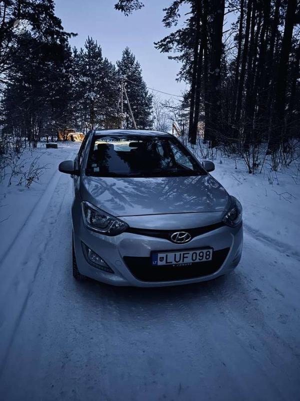 Pelēks Hyundai i20 2012 Jonava, ar dzinēja tilpumu 1.25 L un nobraukumu 150 tūkst. km par 3200 €, foto 4 vietnē AUTOMOTO.COM.LV
