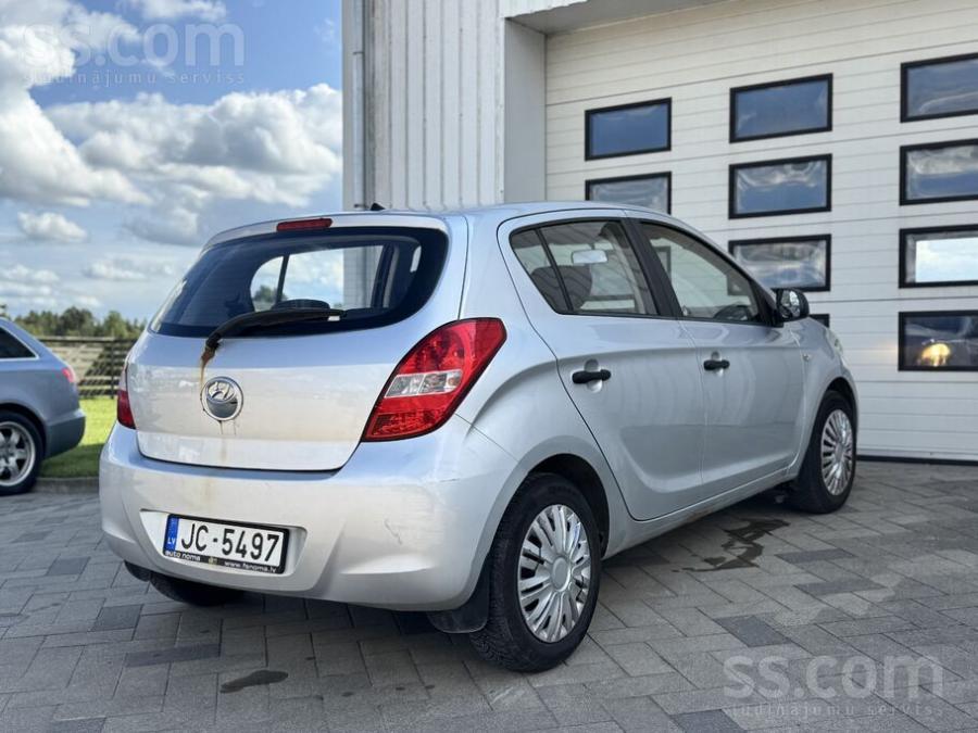 Pelēks Hyundai i20 2012 Tukums, ar dzinēja tilpumu 1.20 L un nobraukumu 285 tūkst. km par 900 €, foto 4 vietnē AUTOMOTO.COM.LV