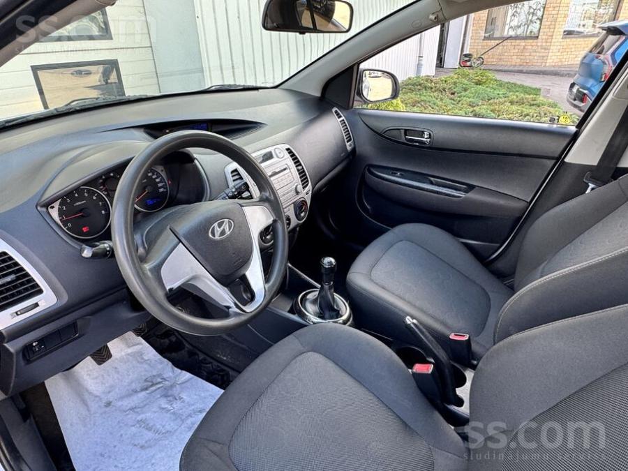 Pelēks Hyundai i20 2012 Tukums, ar dzinēja tilpumu 1.20 L un nobraukumu 285 tūkst. km par 900 €, foto 8 vietnē AUTOMOTO.COM.LV