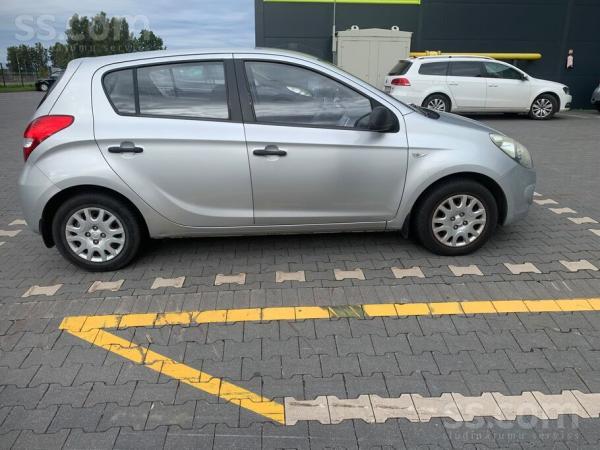 Pelēks Hyundai i20 2012 Rīga, ar dzinēja tilpumu 1.20 L un nobraukumu 238 tūkst. km par 1700 €, foto 2 vietnē AUTOMOTO.COM.LV