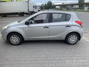 Grey Hyundai i20 2012 in Riga, with an engine capacity of 1.20 L and mileage of 238 thousand km for 1700 €, photo 4 on AUTOMOTO.COM.LV