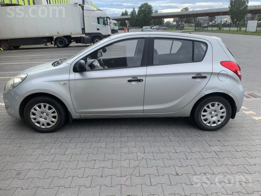 Grey Hyundai i20 2012 in Riga, with an engine capacity of 1.20 L and mileage of 238 thousand km for 1700 €, photo 4 on AUTOMOTO.COM.LV